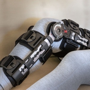 Donjoy X-Act ROM Post-Op Knee Brace - MedicalSupplies.co.uk